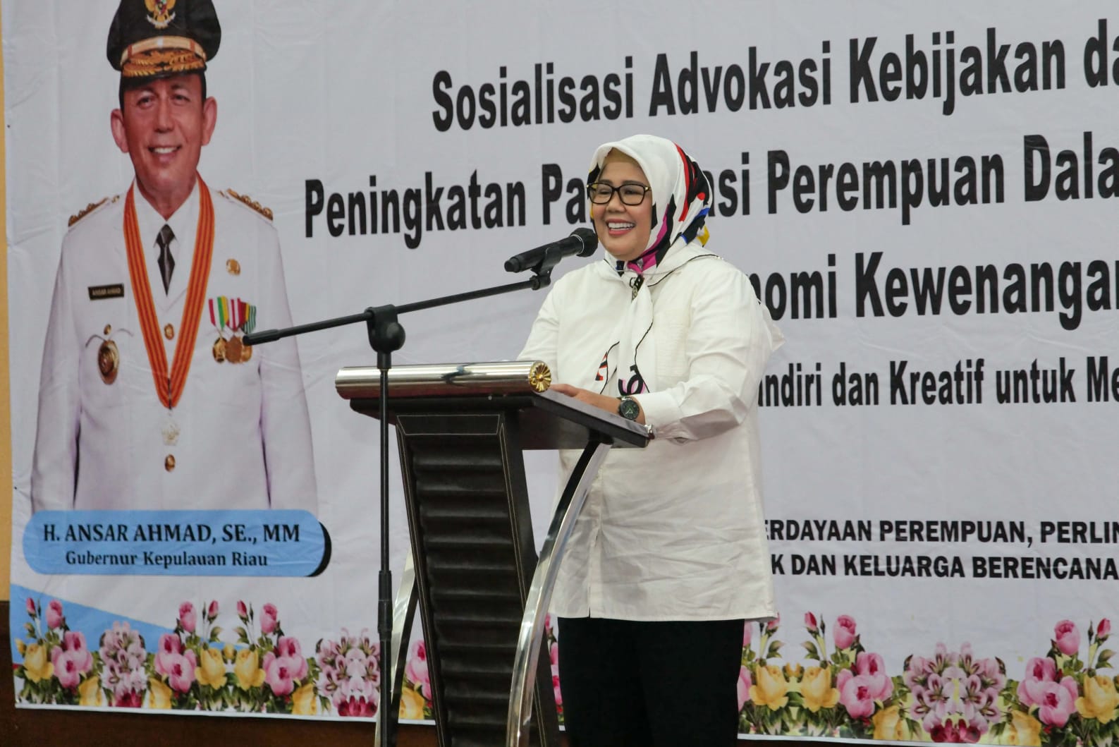 Wagub Marlin Diduga Berkampanye Di SMAN 8 Batam, Ribuan Siswa Kecewa ...