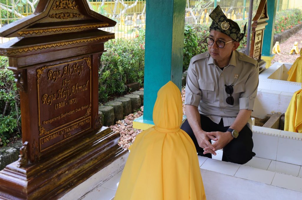 Menteri Fadli Zon Dukung Pemprov Bangun Tugu Bahasa di Penyengat ...