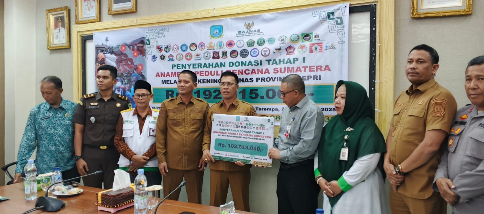 Aneng Serahkan Donasi Anambas Peduli Bencana Sumatera Sebesar Rp192.615 ...