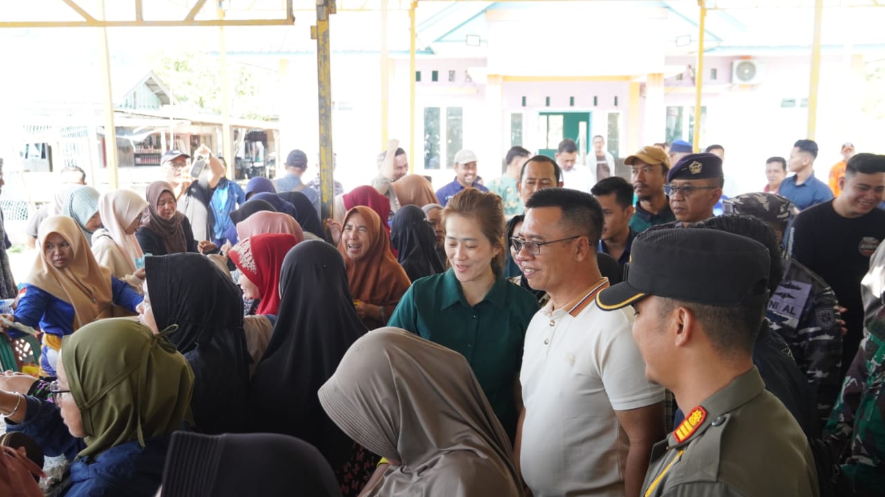 Aneng-Raja Bayu Buka Gerakan Pasar Murah di Desa Kuala Maras - prokepri.com